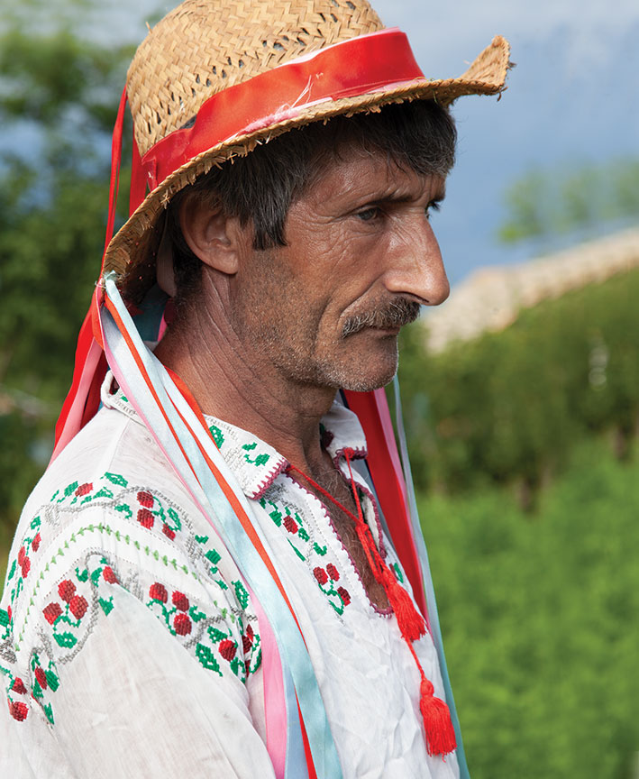 Două lansări de carte ale fotografului și documentaristului Cătălin ...