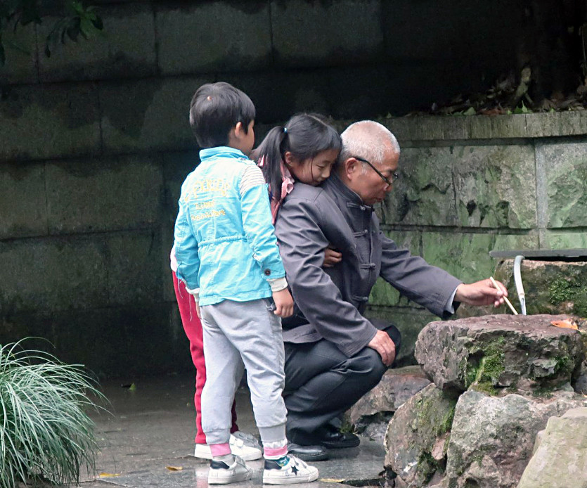 Planul este ca în viitorul apropiat să faci totul doar cu fața, adică ...